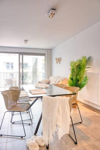 5-guest Retreat Steps From Ostend Beach - Ostend