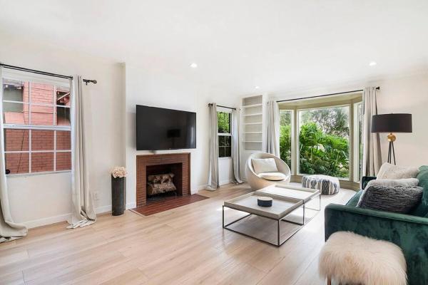 Updated 3-bedroom La Home With Backyard, Bbq & Family-friendly Amenities - Beverly Hills, CA