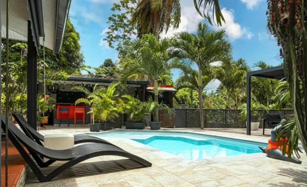 Villa éLégante Avec Jardin Au Lamentin Et Piscine Privée. - Martinique