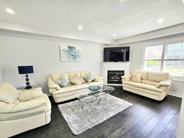 Beautiful 3 Bedroom Entire Detached Home - Ajax