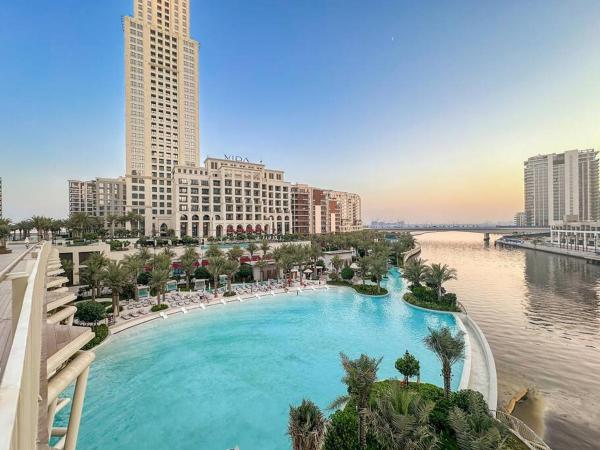 Chic 2br Vida Stay, Creek Views & Prime Location Near Attractions - Dubai Airport (DXB)