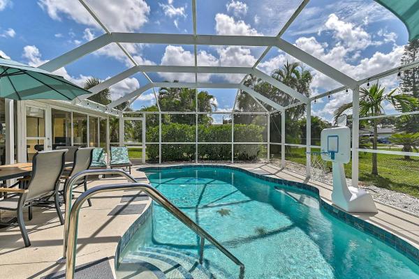 Laughing Pelican Pool Home - Bradenton, FL