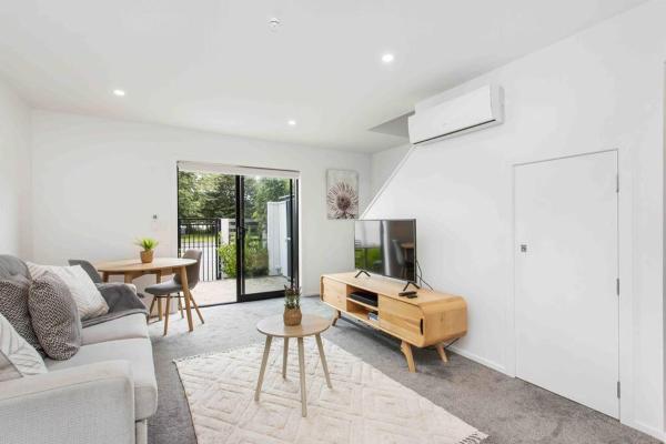 Exceptional Value For Money Sunny Warm 5 Mins Cbd - West Coast