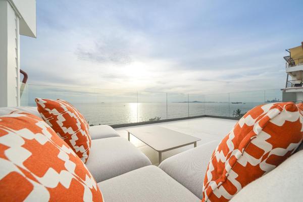 Surf Beach House Pool Villa - Rayong