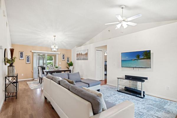 Charming 3-bedroom House & Wifi - Spotless Villas - Palm Coast, FL