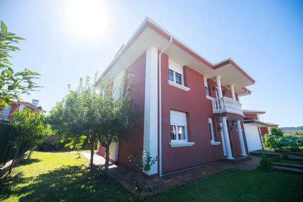 Chalet Grande En Soto De La Marina - Santander