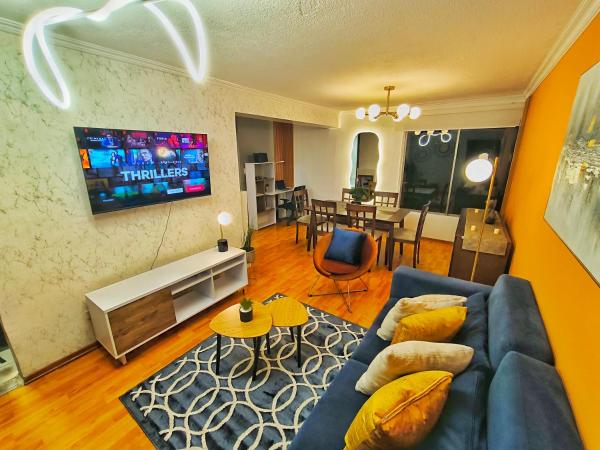 Udla Apartamento Para 6 Personas Frente Al Mall Riocentro - Quito