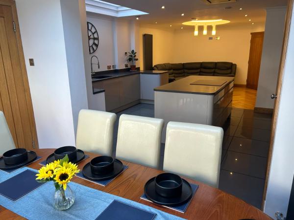 Entire Seaside Home 6 Private Bedrooms Sleeps 10 - Guernsey