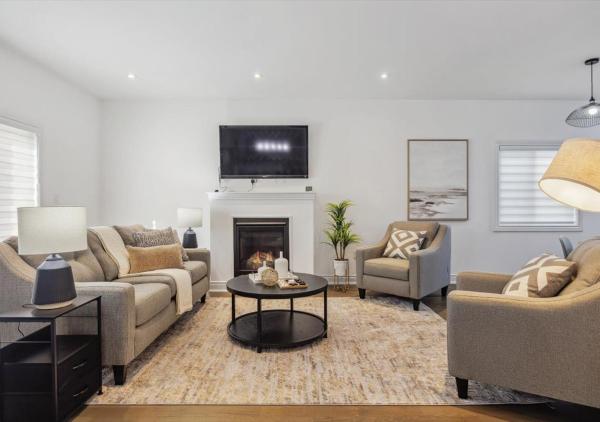 Luxurious And Beautiful, Barrie - Barrie
