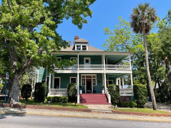 Large Historical Home For Groups Walk To Downtown! - Pensacola, FL