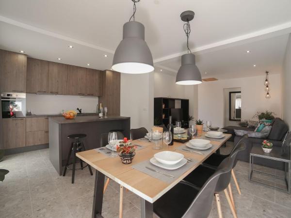 Apartments Marti - Three Bedroom Apartment With Balconies And Sea View - St - Postira