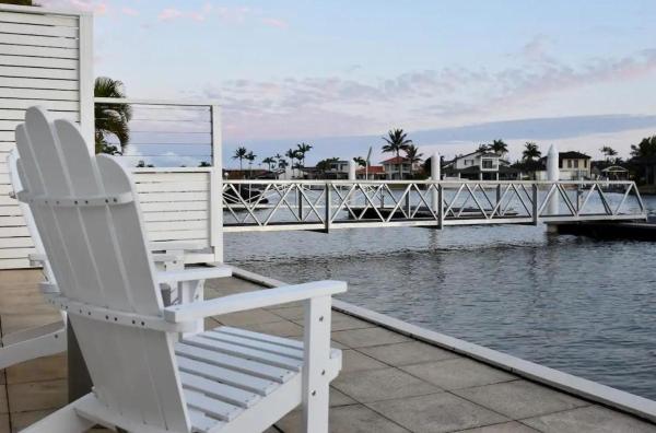 Luxury Mooloolaba Waterfront Retreat - Mooloolaba