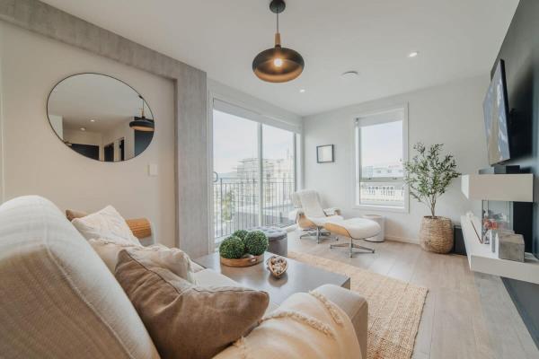 Penthouse Perfection - 2br Elegance On Worcester St - West Coast