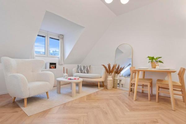 Charming Design Old Town Apartment - Bratislava