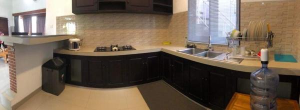 Suweg Guest House 3 Bed Room - Seraya