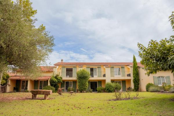 Logis Hotel Des Granges - Beaucaire