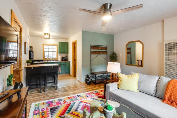 Cozy Red River Getaway - Walk To Main Street - Red River, NM