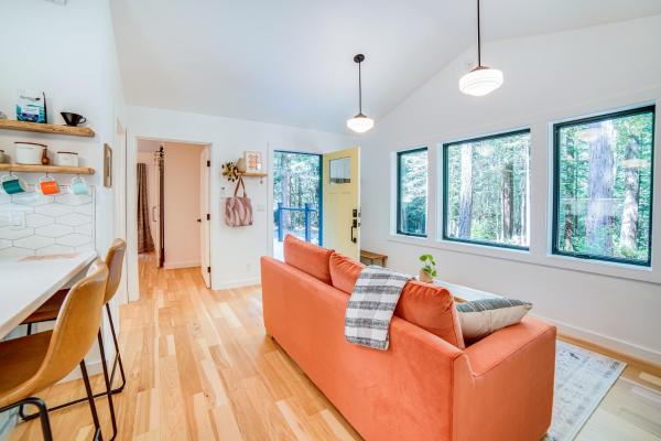 Peaceful Mendocino Cottage Surrounded By Redwoods - Mendocino, CA