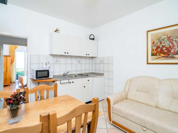 Apartments Nikolina Lu - Two-bedroom Apartment With Balcony - Lumbarda
