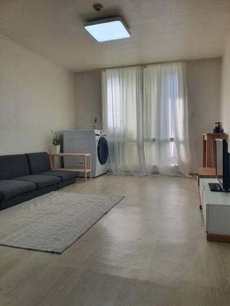 Maru House Tranquil And Airy Space For Long Or Short Stays In Nowon 2 Qeen Bed, Near Market, Air-conditioner, Samsung Tv - 구리시