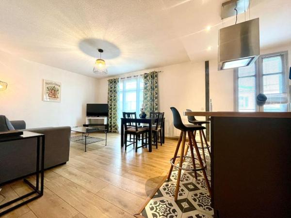 147 - Vue Cité Médiévale Et Parking - Carcassonne