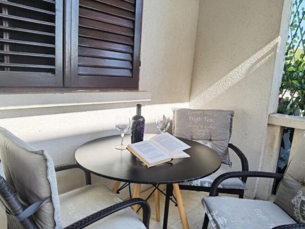 Apartment Tina - One Bedroom Apartment With Terrace - Smokvica