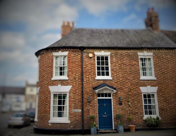 The Corner House - Moreton-in-Marsh