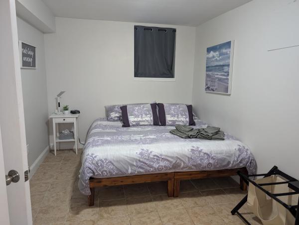 Brighton Apartment Sleeps 3 - Steps To Bus Line - Boston, MA