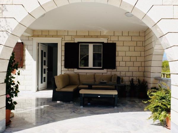 Villa Tonika -Two Bedroom Apartment With Terrace A1 - Mimice