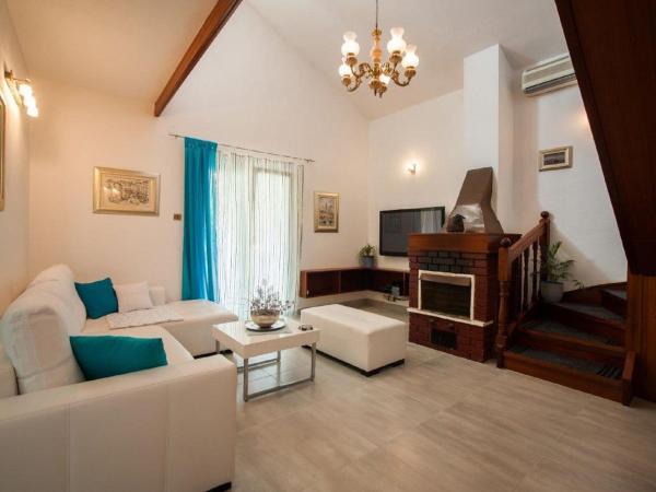 Holiday Home Ingrid - Four Bedroom Holiday Home With Pool - Trogir