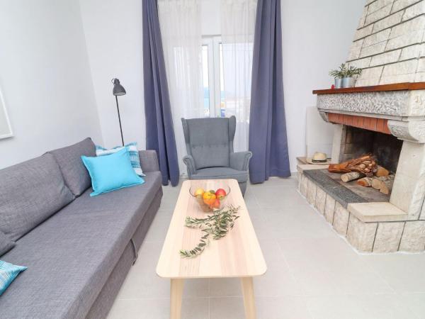 Holiday Home Rosemary-three Bedroom Holiday Home With Terrace And Partial Sea View - Neum