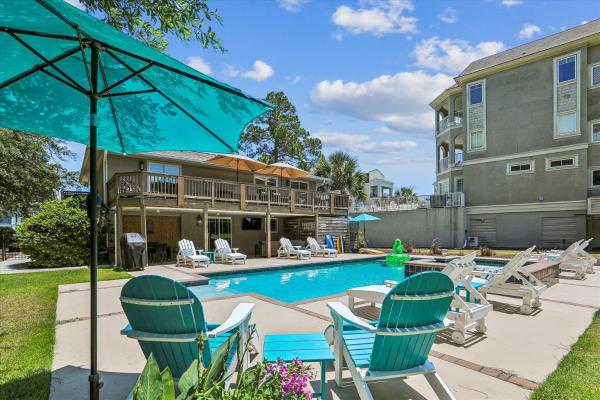 37 Bradley Circle- Private Pool, Short Walk To Beach, Great Location, Free Activities Included - Hilton Head Island, SC
