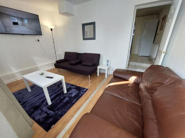 5 Bedroom House In Romford - Brentwood