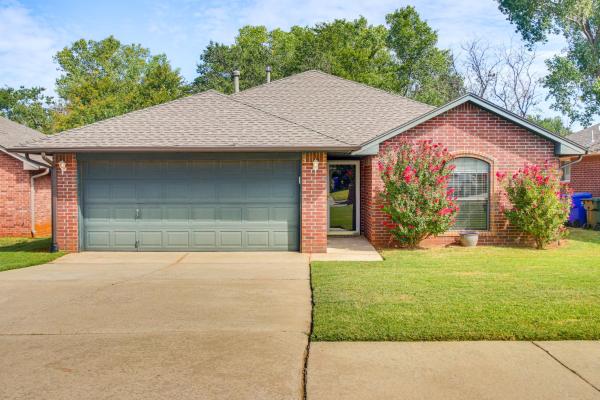 5 Mi To University Of Oklahoma Home With Patio! - Lake Thunderbird, OK