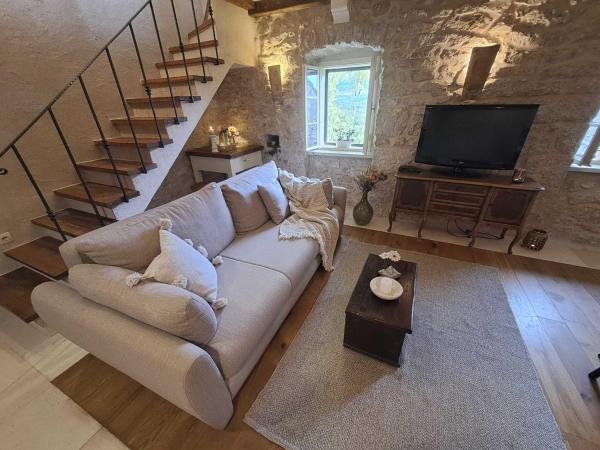 Stone House Lola - Two Bedroom Holiday Home - Baška Voda
