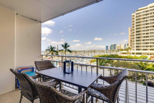 Honolulu Studio W/ Ocean View: Parking Included! - Honolulu, HI