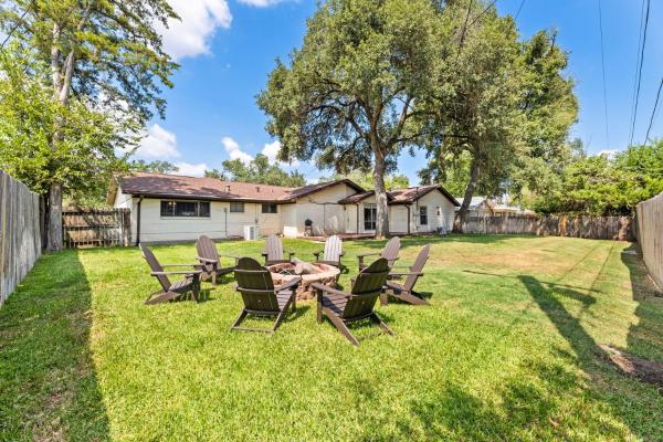 Spring Nights, Fire Pit, Bbq, Games & Pet-friendly - Bryan, TX