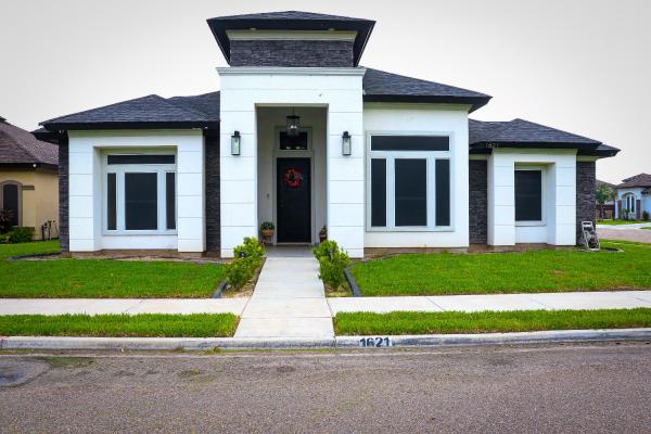 Modern Coziness At Its Best! - McAllen, TX