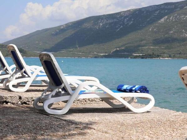 Apartments More & Ja - One Bedroom Apartment With Terrace And Sea View 1 Istok - Ston