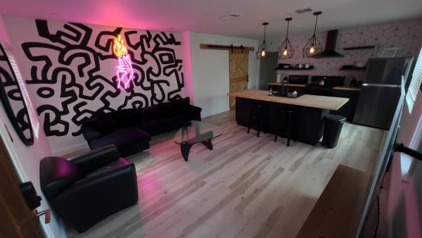 2br Lit And Spacious In The Heart Of Hollywood - Los Angeles, CA