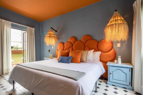 Holt Art Deco Retreat In Vibrant 3 Bedroom Villa - San Miguel de Allende