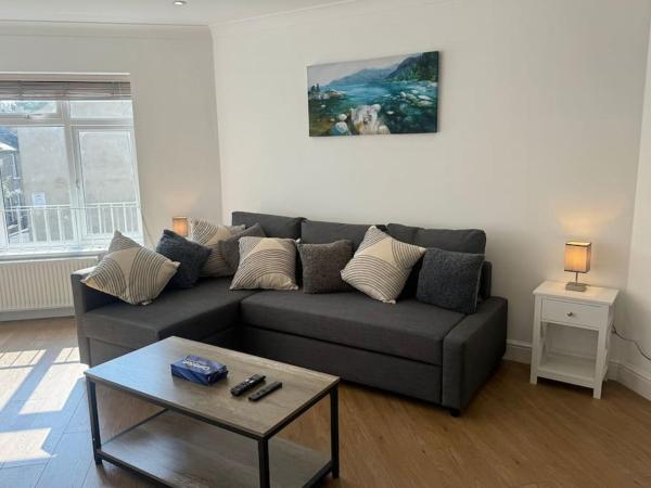 2 Bedroom, Parking, Hounslow St - Hounslow