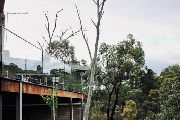 Architectural Crisp & Convenient Location - Panton Hill