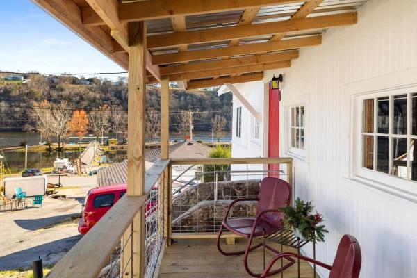 Historic Rockaway Beach Cottage - Rockaway Beach, MO