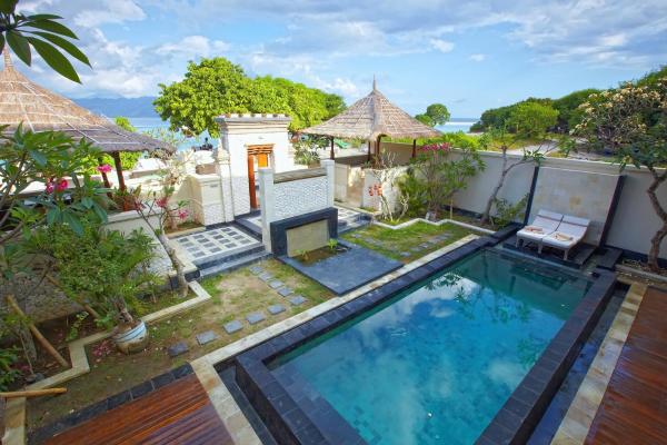 Beachfront 3-bedroom Villa Penyu - Gili Islands