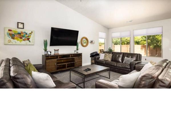 Spacious 5 Bedroom House With Pool Access! - St. George, USA