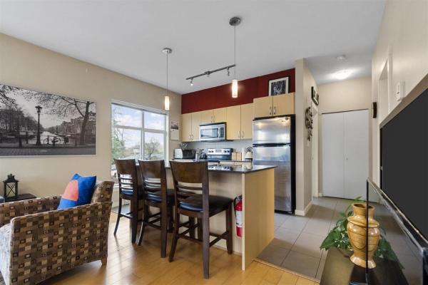 Skytrain Accessible, Free Parking, Gym, 2 Bedroom Sleeps 6 Central Apartment With Easy Access To Downtown Vancouver - New Westminster