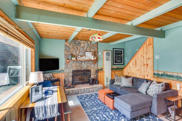 Big Bear Lake Cabin About 1 Mi To Snow Summitandbig Bear - Big Bear Lake, CA