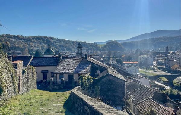 Gorgeous Apartment In Pontremoli - Pontremoli
