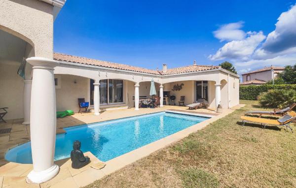 Amazing Home In Creissan - Creissan